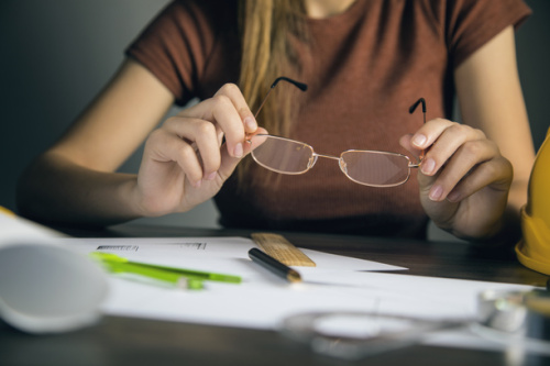 Common Eyeglass Fit Issues and How to Solve Them